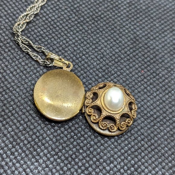 Jewelry | Amazing Vintage Locket | Poshmark